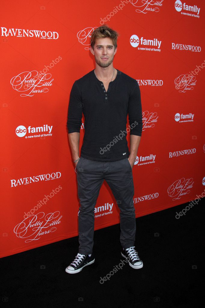Drew Van Acker Pretty Little Liars Season 1