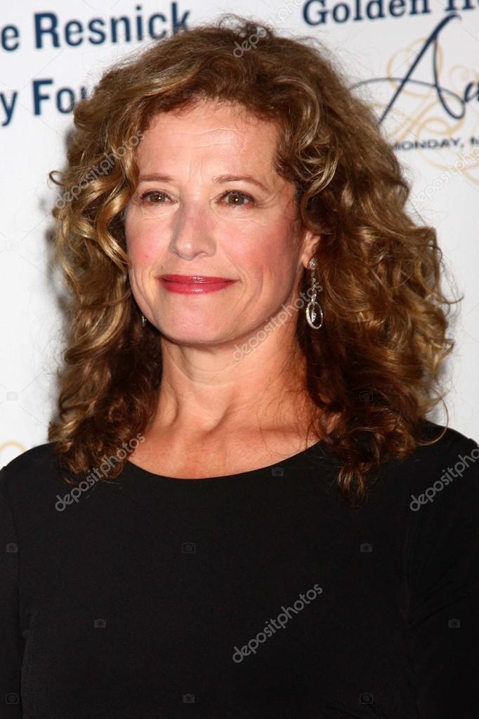 Nancy Travis's Instagram, Twitter & Facebook on IDCrawl
