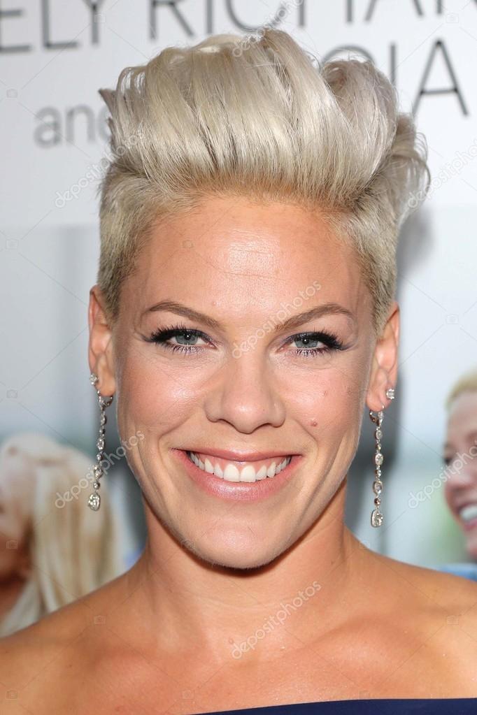 Alecia Moore's Instagram, Twitter & Facebook on IDCrawl