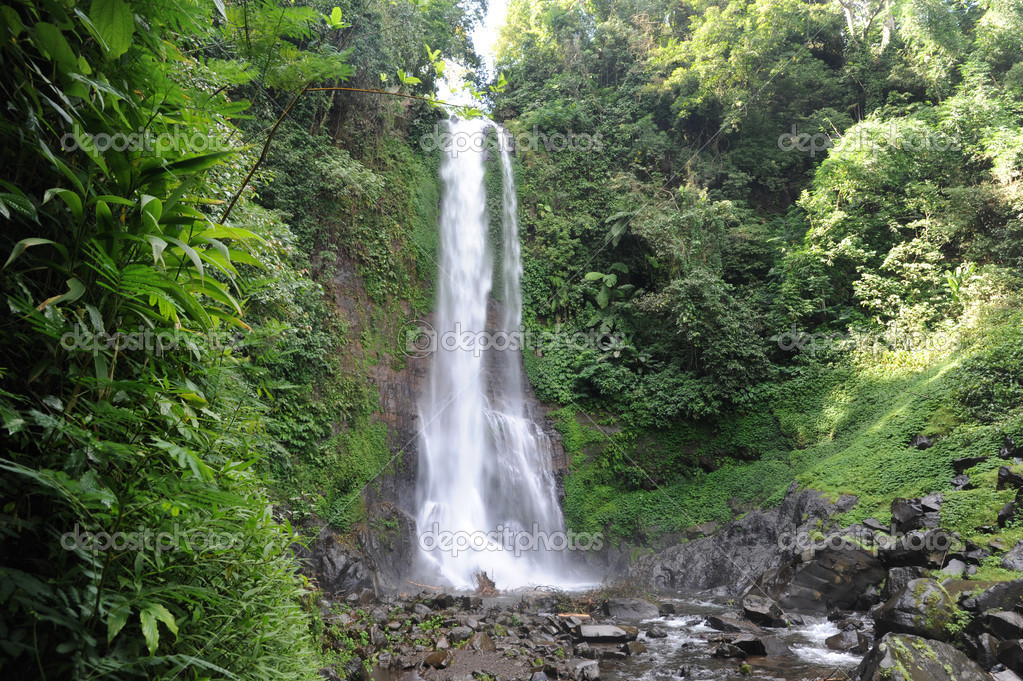 Cascata di Gitgit, bali — Foto Stock © Fotoember #28323641