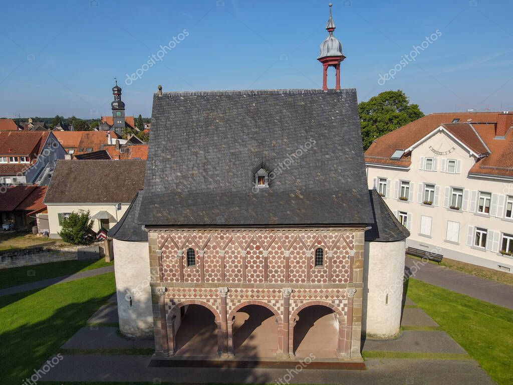 Vista del dron en la abadía de Lorsch en Alemania, patrimonio mundial ...