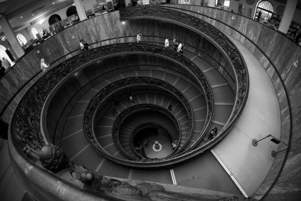 Escaleras redondas fotos de stock, imágenes de Escaleras redondas sin ...