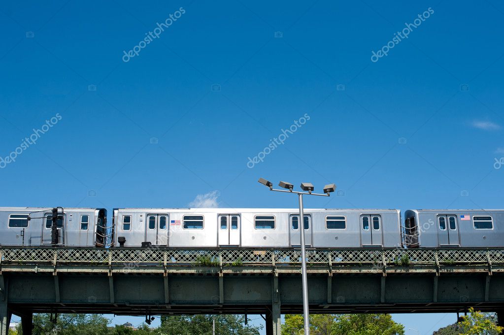 Subway train running outdoors in New York City — Stock Photo © pio3 ...