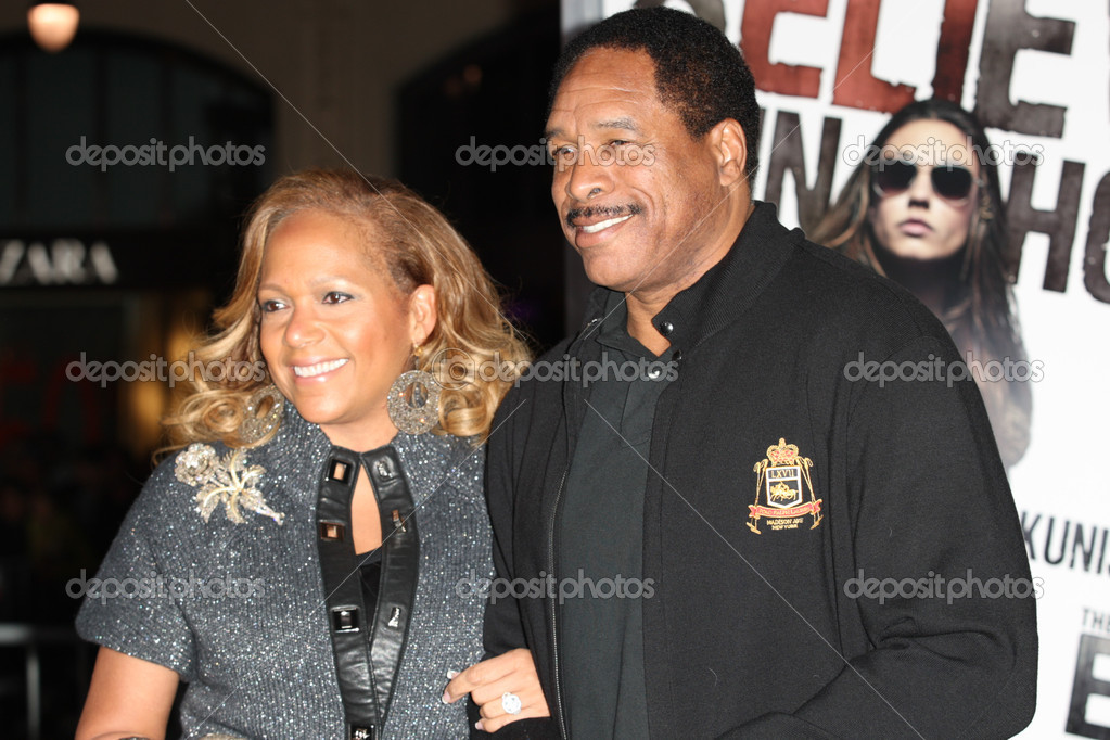Dave Winfield y su esposa Tonya Winfield asisten al estreno de El Libro ...