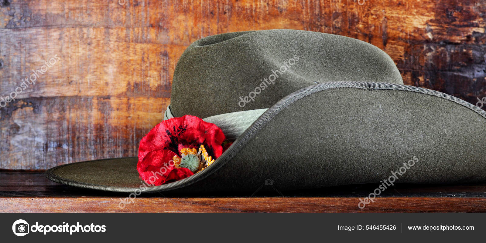 Australian army slouch hat with red poppy for Anzac Day or Remembrance ...