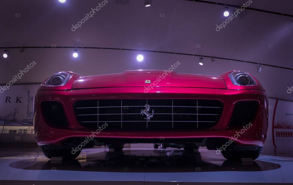 Modena, Italia - 14 de julio de 2021: Logotipo del Ferrari prancing ...