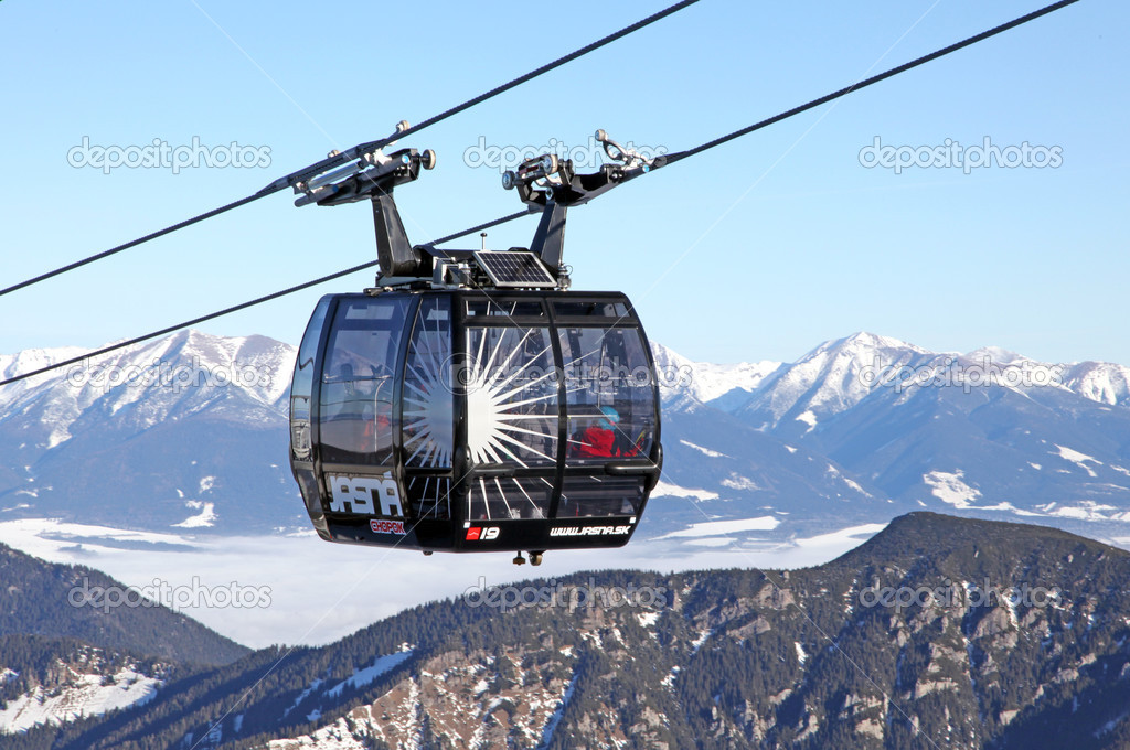 Modern ropeway FUNITEL at hill Chopok - Low Tatras, Slovaquie — Photo ...