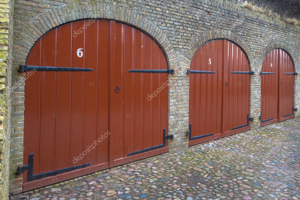 Puertas de la antigua bodega 2025
