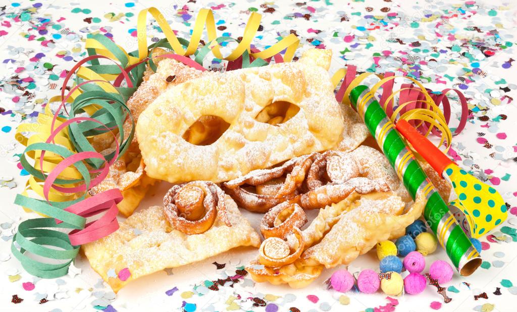 Postre t pico italiano para carnaval, patatas fritas "chiacchiere" con ...