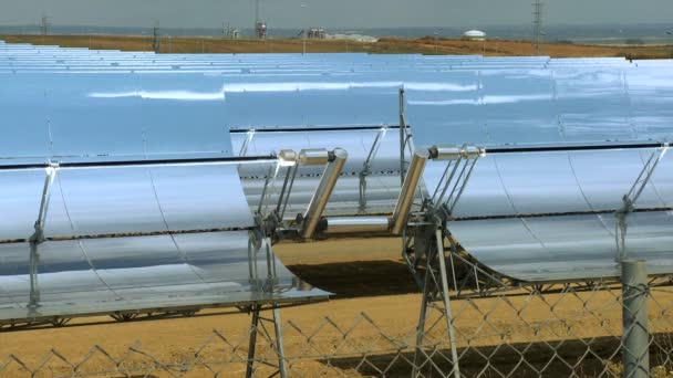 Parabolic Trough Solar Energy Panels — Stock Video © Spotmatik #21587399