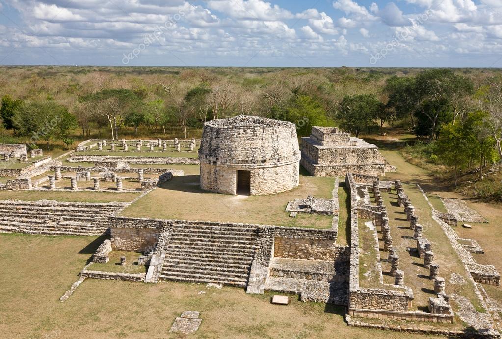 Mayapán - antigua ciudad Maya en Yucatán — Foto de stock © smejnaya ...