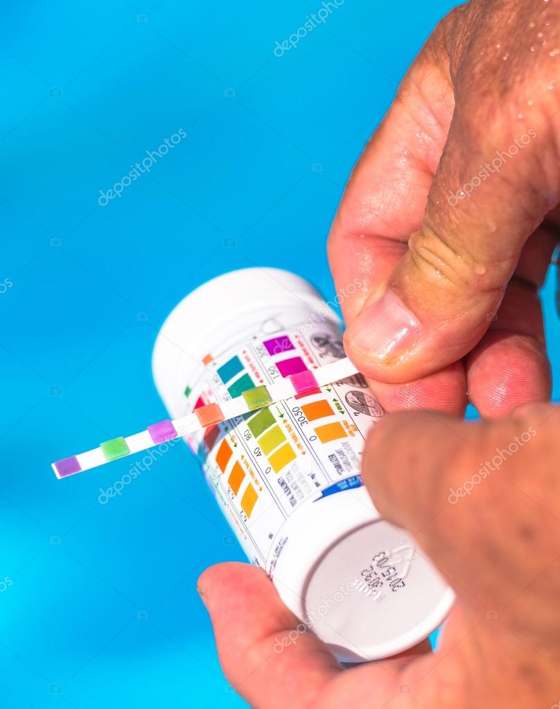 Check the Ph of a private swimming pool — Stock Photo © Pixinooo #35007351