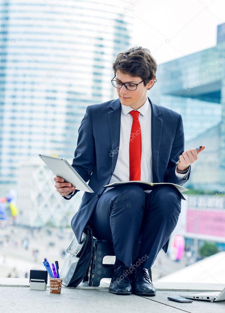 Junior executive dynamic working outside of his office Stock Photo by ...