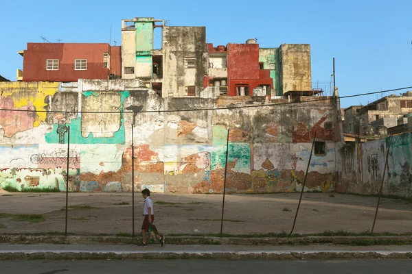 HAVANA,CUBA - JUNE 23: Street scene with cuban people and colorful old ...