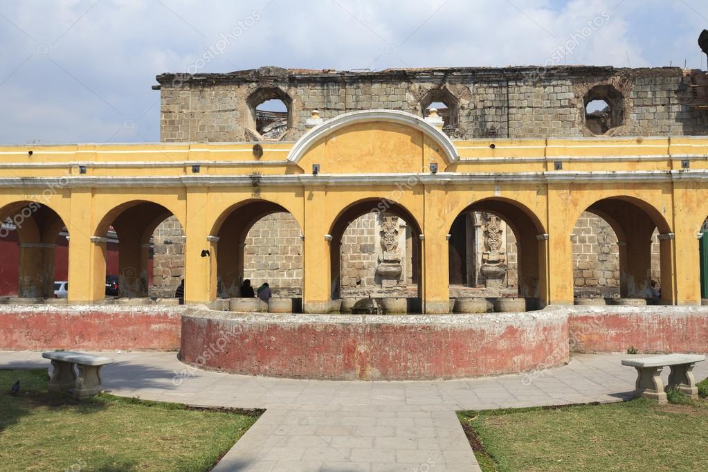 Colonial buildings in Antigua, Guatemala — Stock Photo © sunsinger ...