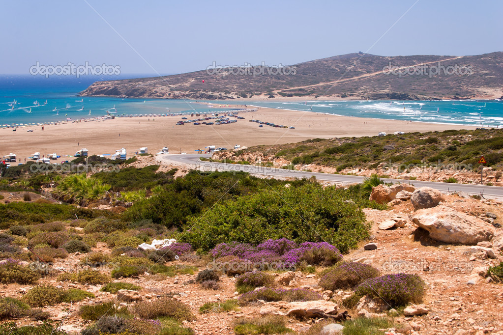 Playa Prasonisi con windsurfistas, isla Rhodos, Grecia 2023