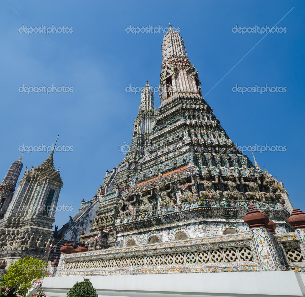 Arun temple Stock Photo by ©mrsiraphol 34793251