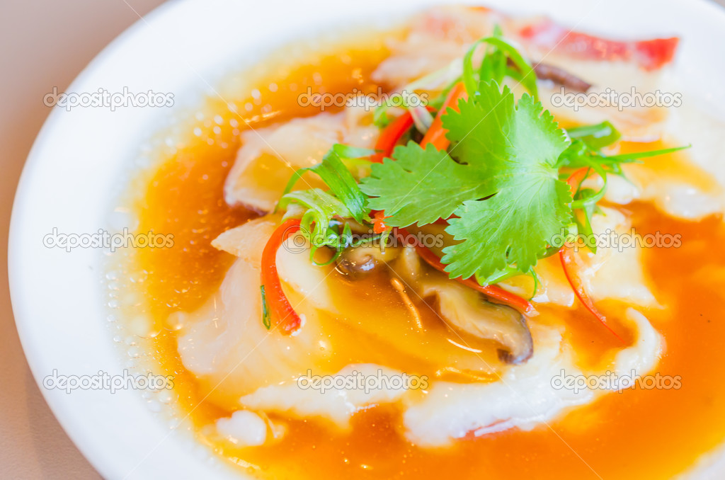 Pescado al vapor con salsa de soja: fotografía de stock © mrsiraphol ...