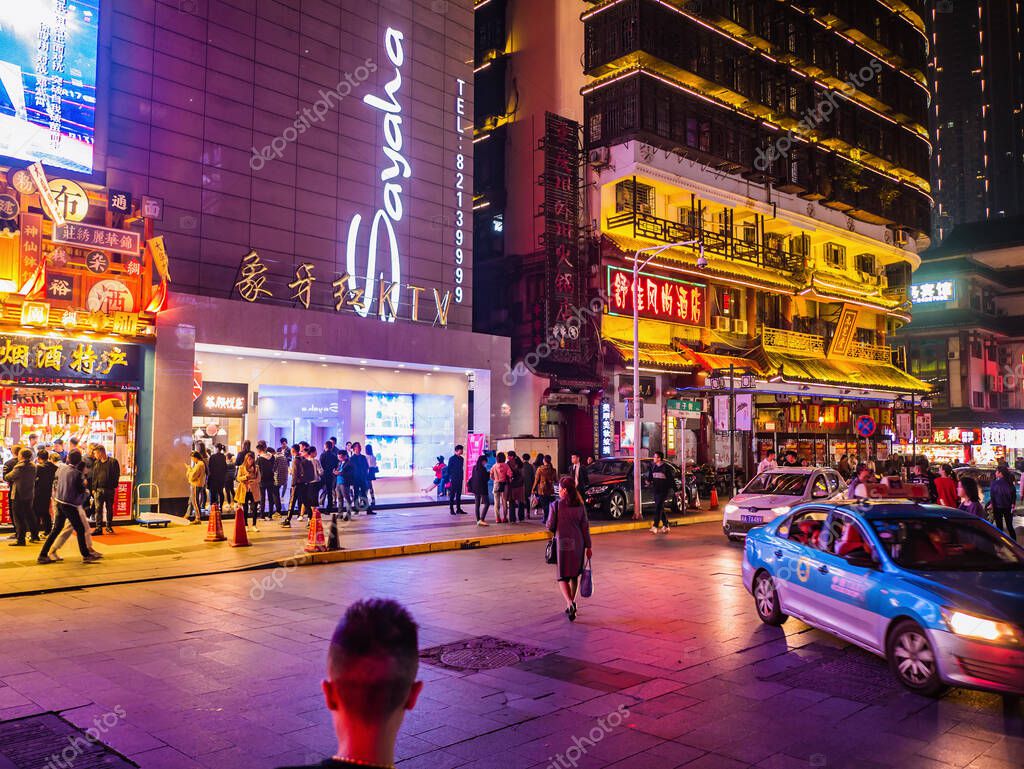 Changsha / China-17 de octubre de 2018: Gente desconocida con hermosos ...