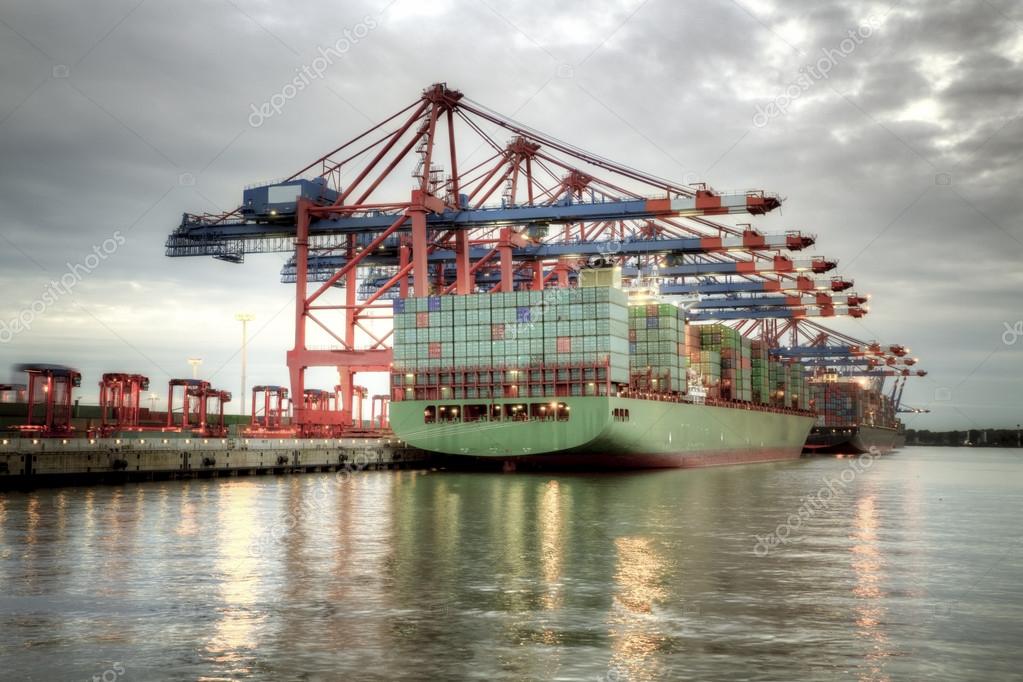 Buques de contenedores en el puerto 2022