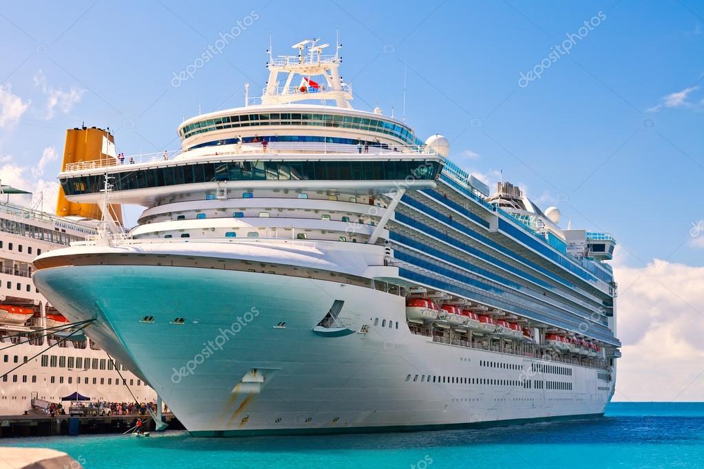 Cruise Ship – Stock Editorial Photo © TallyPic #19486055