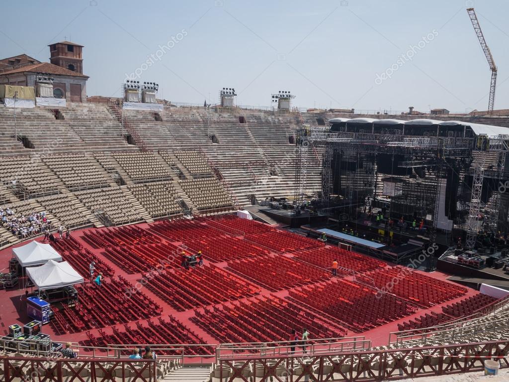 Construindo um palco de concerto — Fotografia de Stock Editorial ...