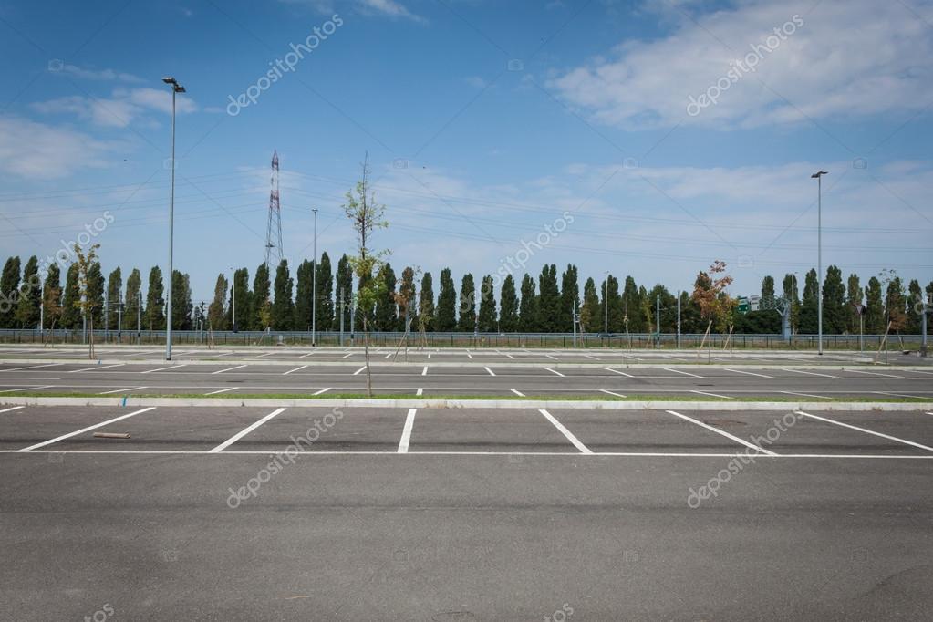 Empty parking lot with trees — Stock Photo © tinx #29782929