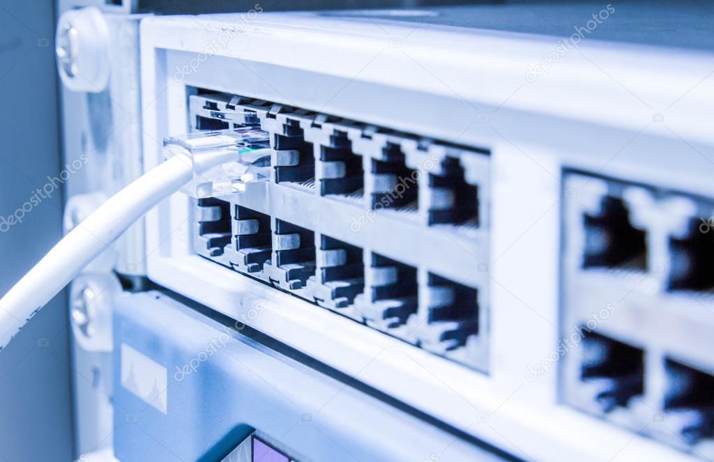 Технологія центр мережевий комутатор і кабелі Utp ethernet — Стокове ... Технологія центр мережевий комутатор і кабелі Utp ethernet — Стокове ...