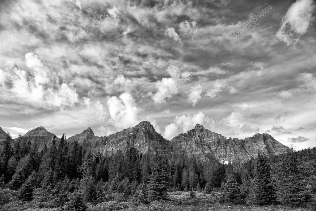 Rocky mountains panorama Yoho Banff Jasper Park — Stock Photo © izanbar ...
