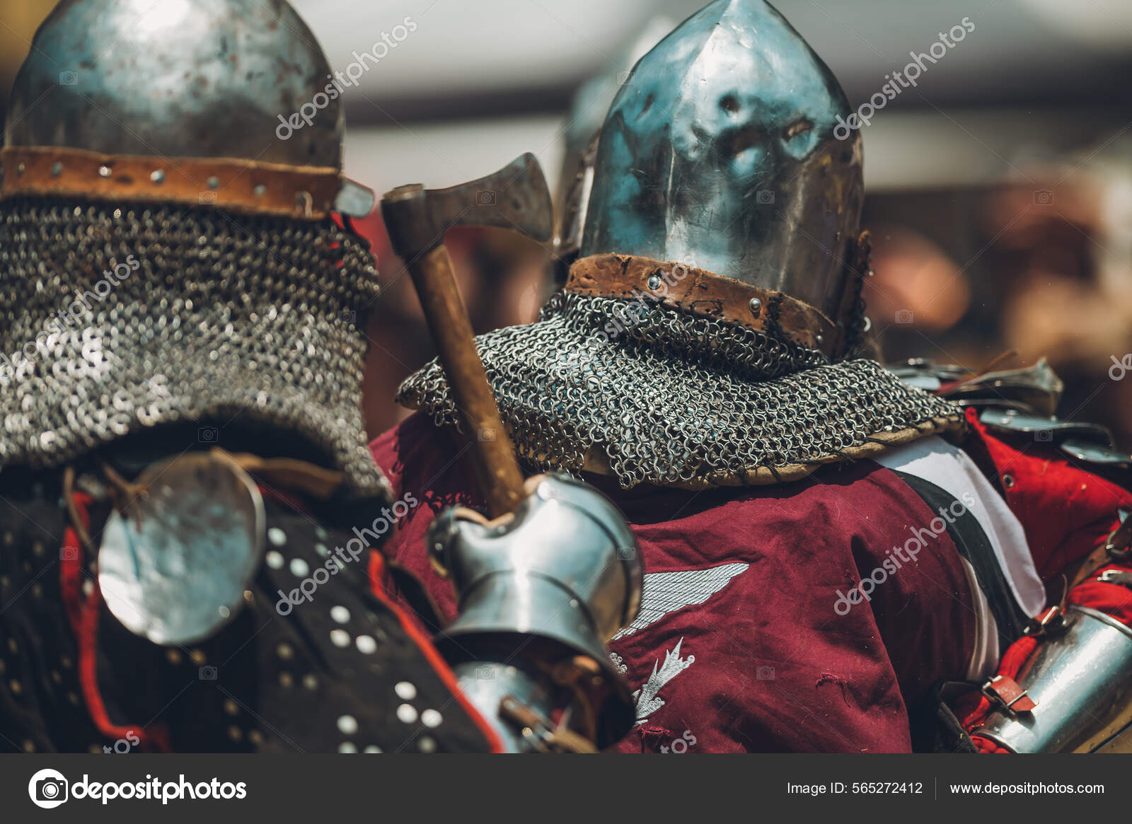 Pitch Battle Medieval Knights Using Metal Armor Axes Swords Shields ...