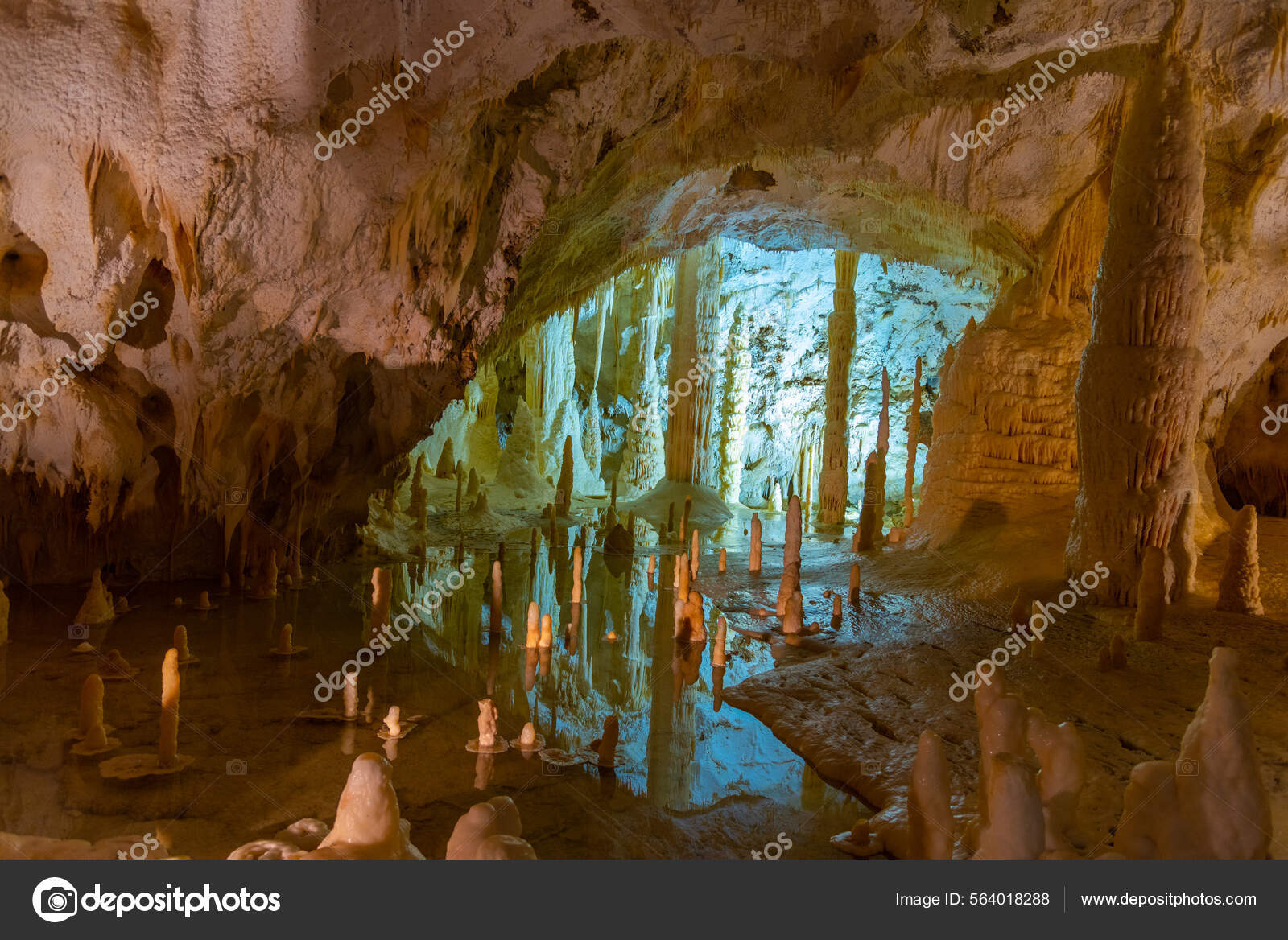 Grotte Frasassi Caves Italy Stock Photo by ©Dudlajzov 564018288