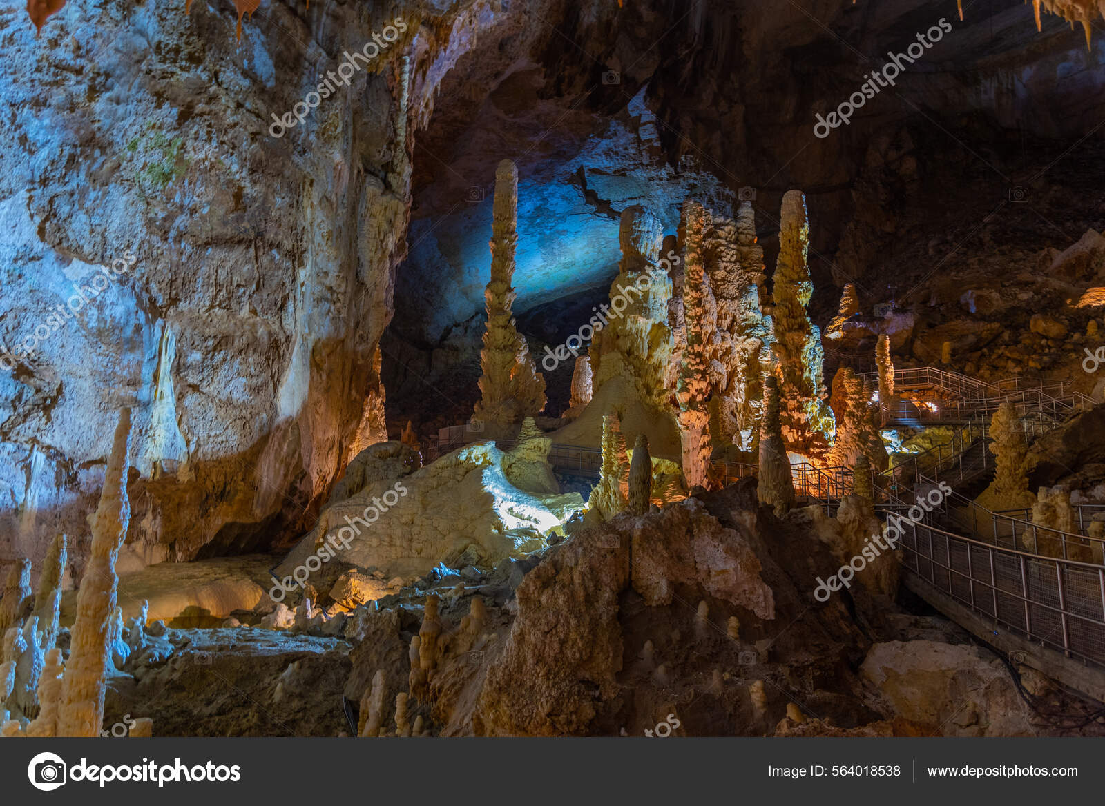 Grotte Frasassi Caves Italy Stock Photo by ©Dudlajzov 564018538
