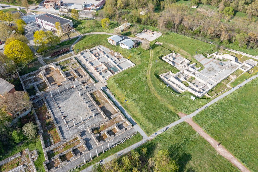 Vista aérea de las ruinas de la antigua ciudad romana Abritus cerca de ...