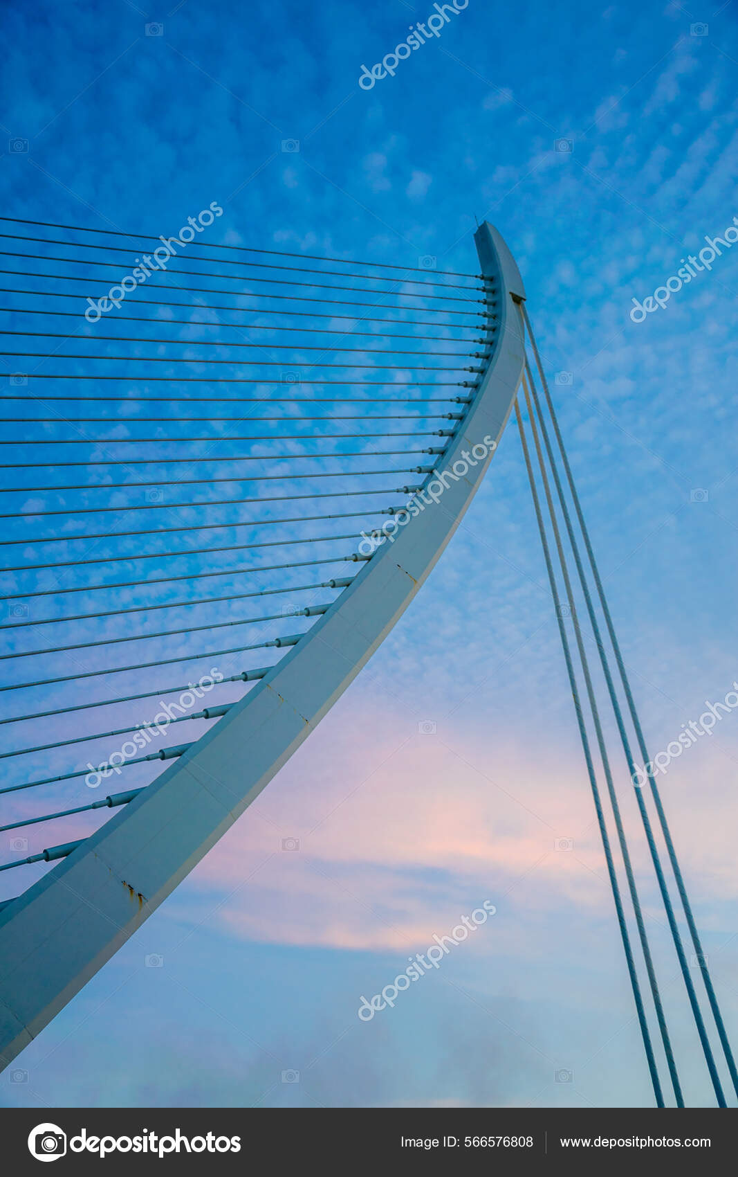 Detalle Del Puente Cable Valencia España — Foto de stock #566576808 ...