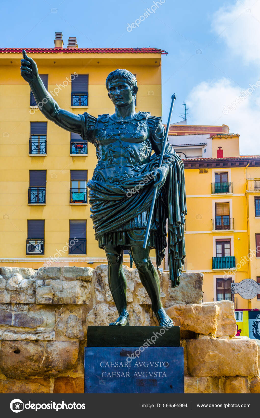 Statue Caesar Augusta Zaragoza Spai — Stock Editorial Photo © Dudlajzov ...
