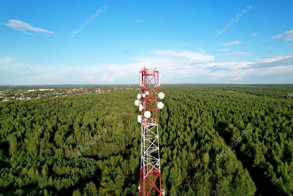 Instalación de torre móvil. Sitio celular y estación base de ...