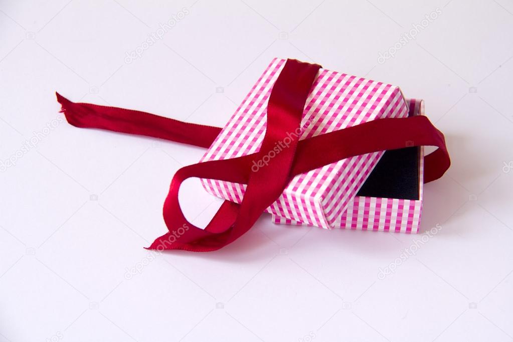 Opened gif box on white background with red bow — Stock Photo © gunnahl ...