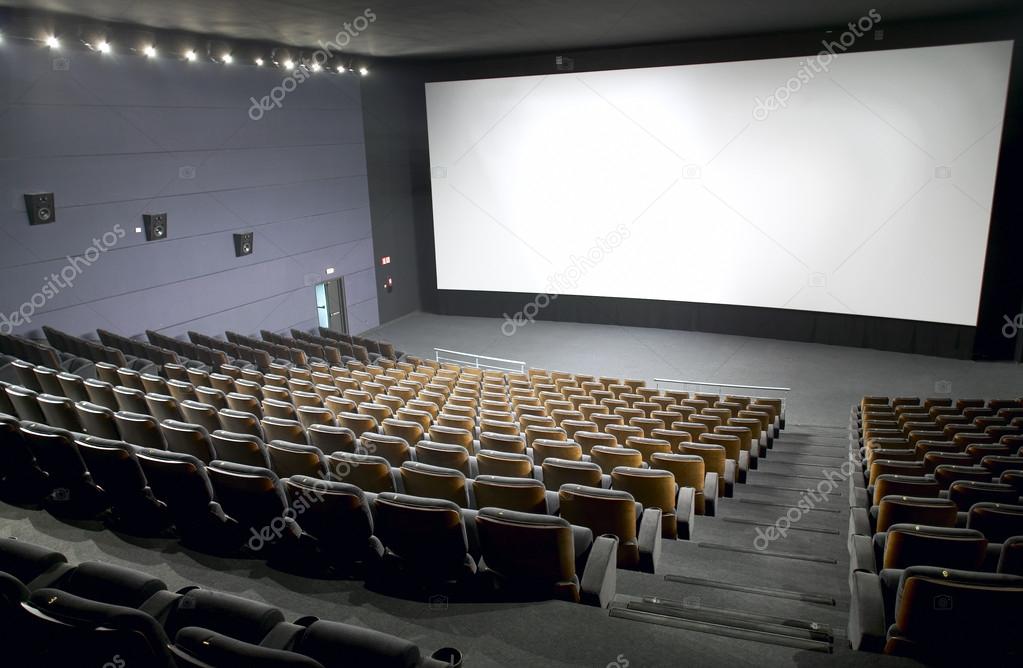 Interior de cine moderno con asientos y pantalla: fotografía de stock ...
