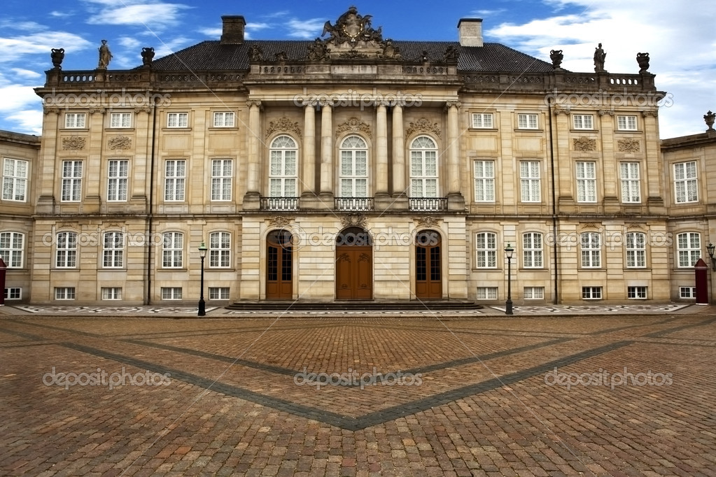 Amalienborg Palace — Stock Photo © j0hnb0y #24783635