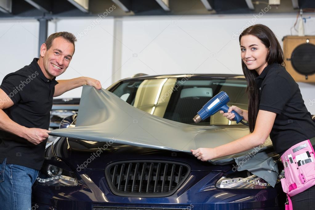 Car wrappers wrapping vehicle with vinyl film or foil — Stock Photo ...