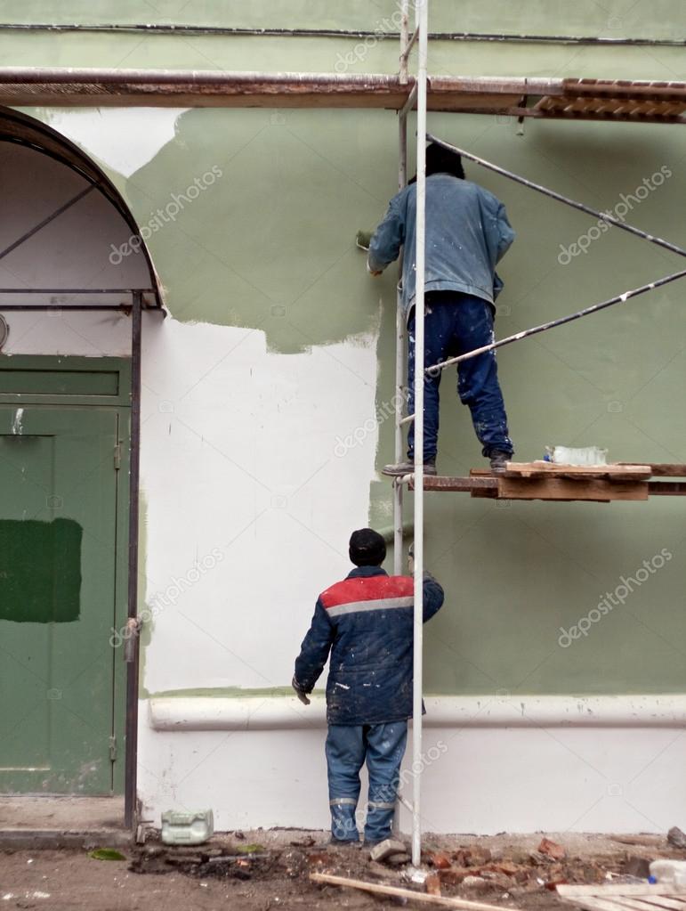 Painter using a paint roller Stock Photo by ©booblgum 17676857