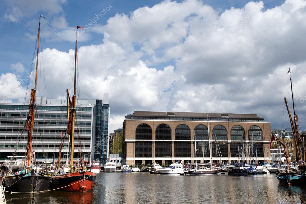 St Katherine Docks, Wapping, East London, UK — Stock Photo © fdevalera ...