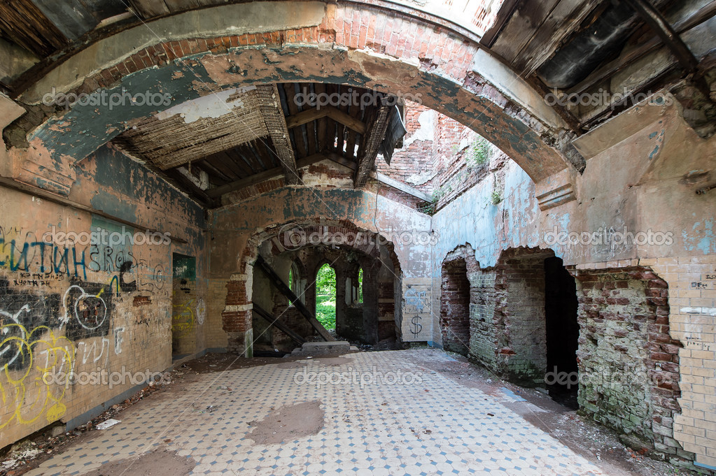 Inside the ruined Hrapovetskiy castle, Russia Stock Photo by ...