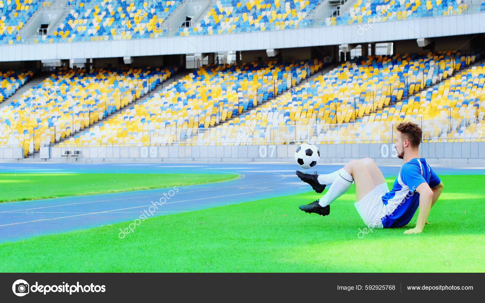 Side View Football Player Sitting Green Grass Bouncing Ball Legs ...
