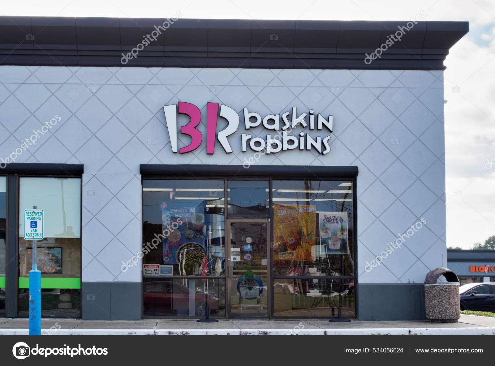 Baskin Robbins Store Front