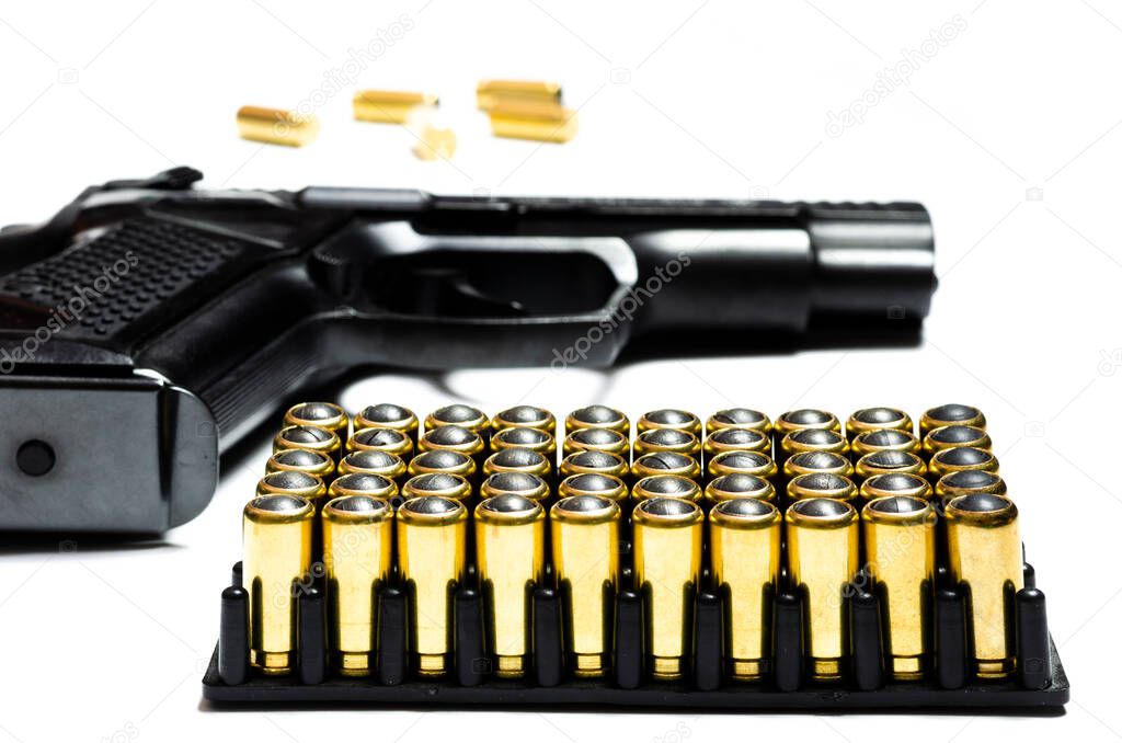 Cartuchos y balas para armas traumáticas. Un montón de cartuchos para ...