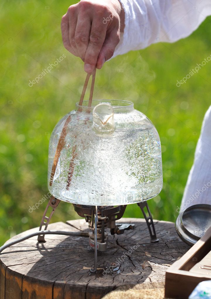 Traditional Chinese tea ceremony, man makes a funnel in boiling — Stock ...