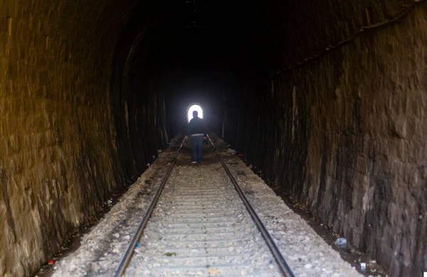 Man sitting tunnel images libres de droit, photos de Man sitting tunnel ...