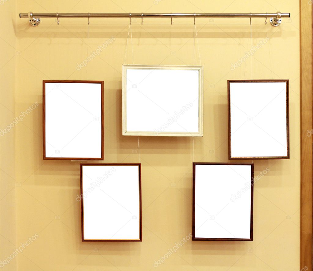 Five frames with isolated canvas on the exhibition ledge — Stock Photo ...