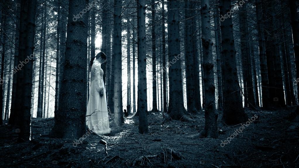 Horror scene of a scary woman — Stock Photo © LarioTus #32424553